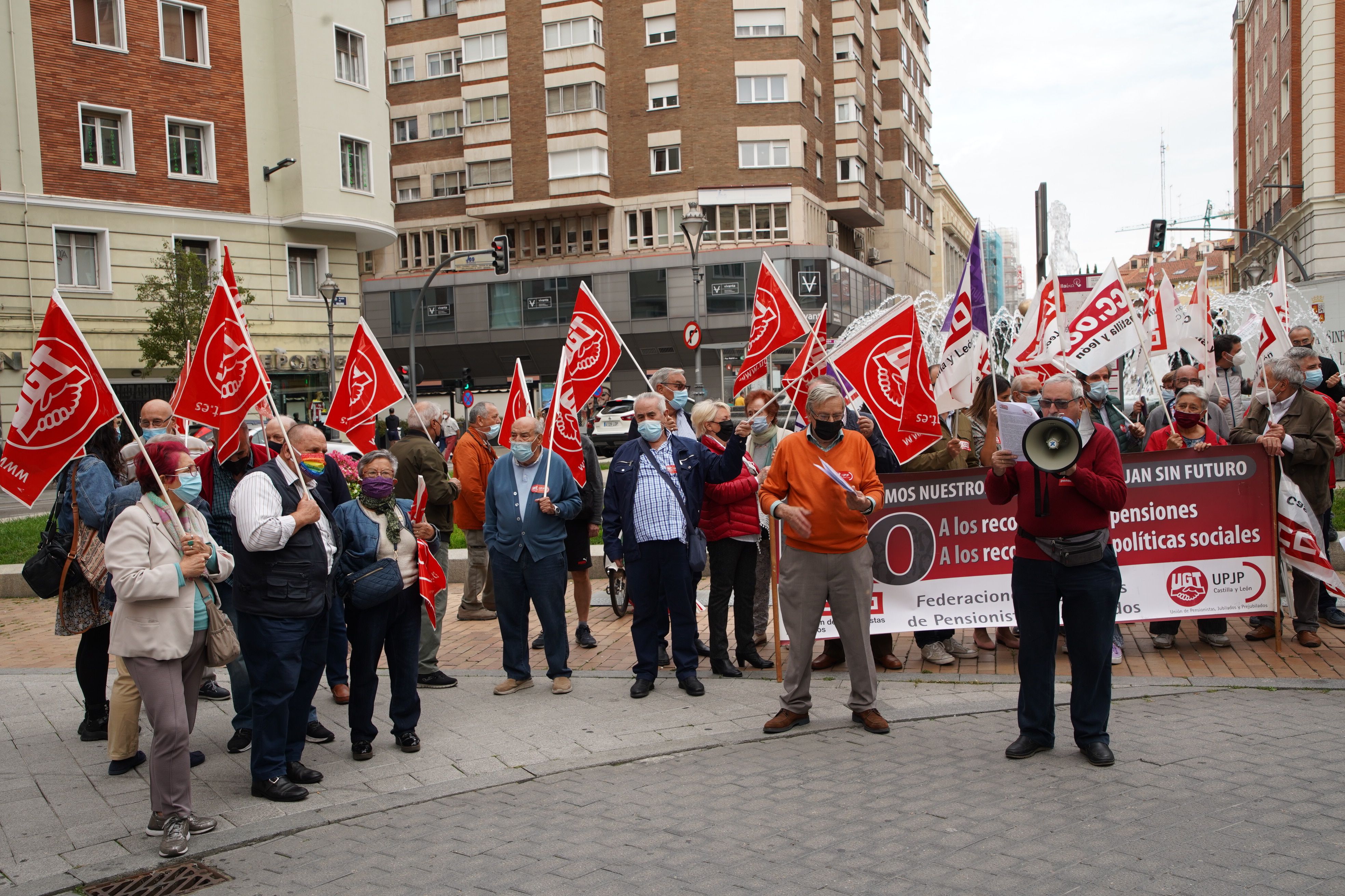 Jubilados Y Pensionistas De Ugt Y Ccoo Reivindican Mejoras En La